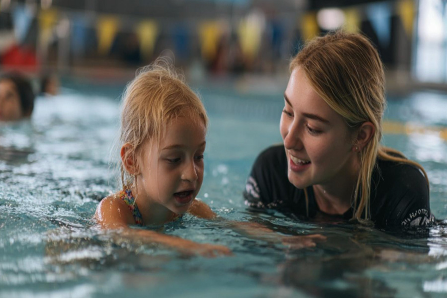 Choosing the Right Swimming Lesson Style for Your Child - Group ...